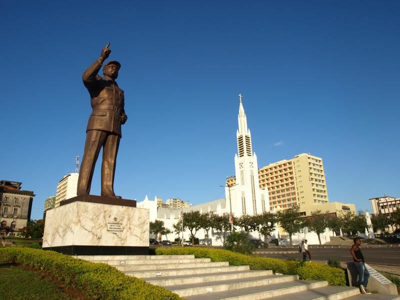 Samora Machel Statue | Gezimanya